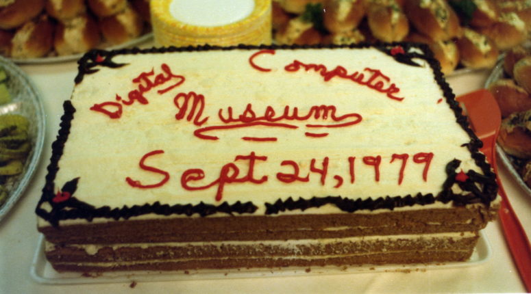 chm-celebrating-35-years-cake - CHM