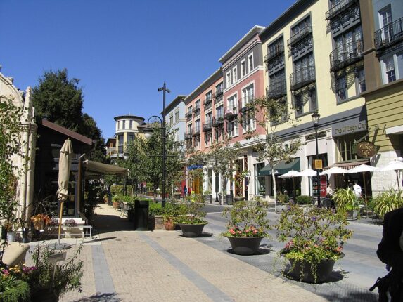 1024px-Santana_Row_(534642844) - CHM